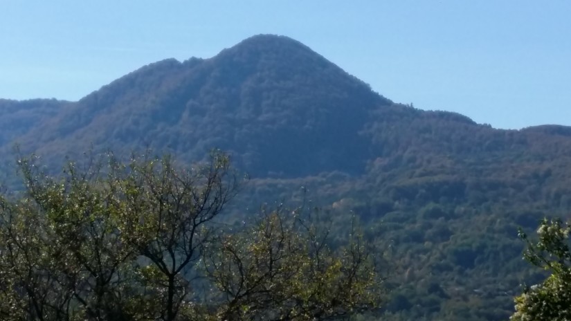 Oblik, ugašeni vulkan sa koga se vidi pola južne Srbije - Vesnik017