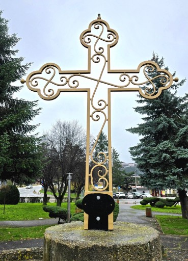 U parku postavljen novi krst - Vesnik017